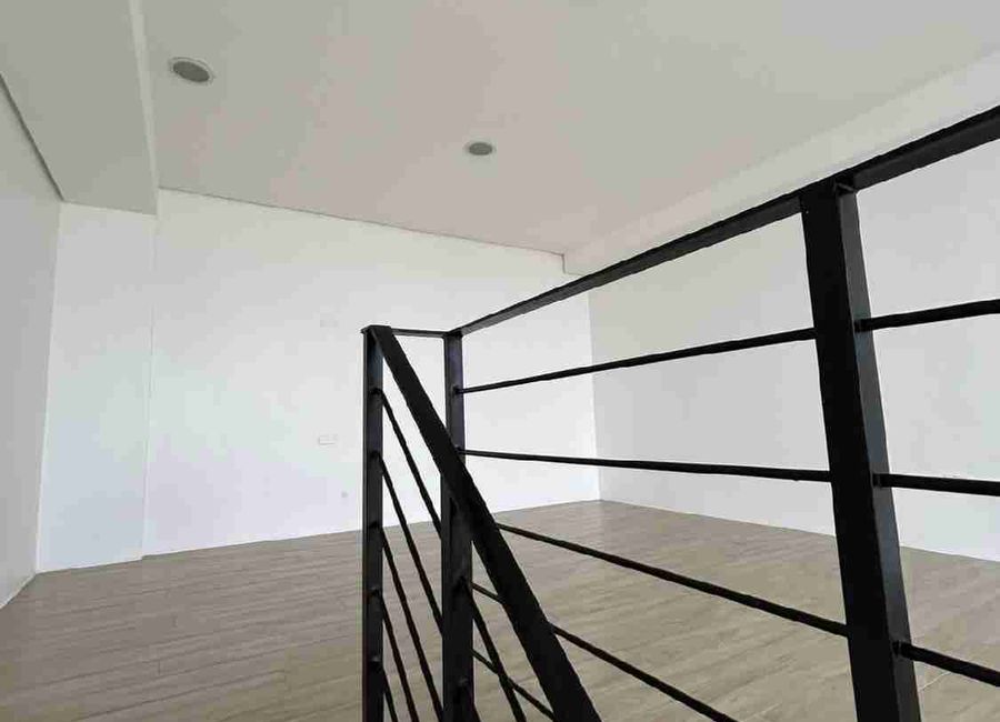 Ready for Occupancy Loft type unit.. Zero downpayment .... 1 unit only!!