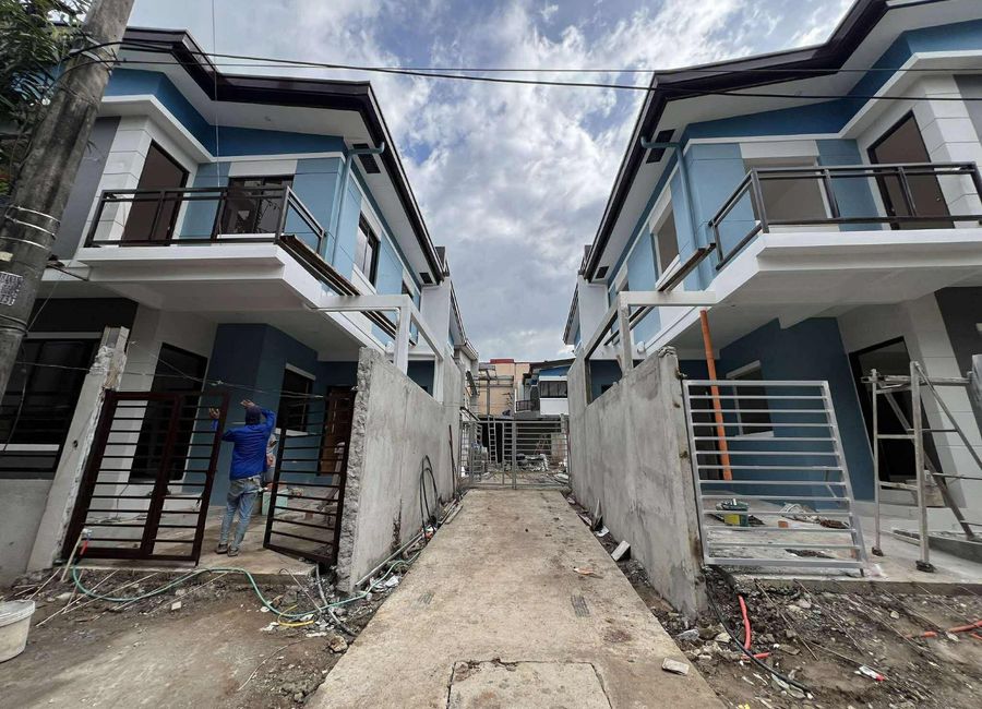 Affordable Townhouse in Pasong Tamo Quezon City near Fairview Mall MRT ...