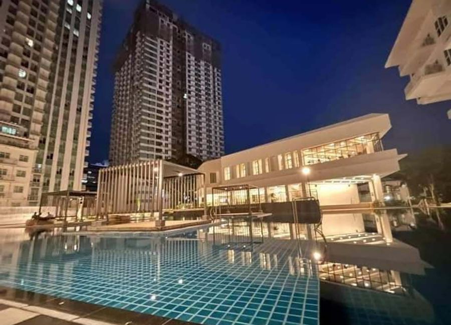 Corner 1 Bedroom Condo for sale in Solinea Cebu Business Park Cebu City ...