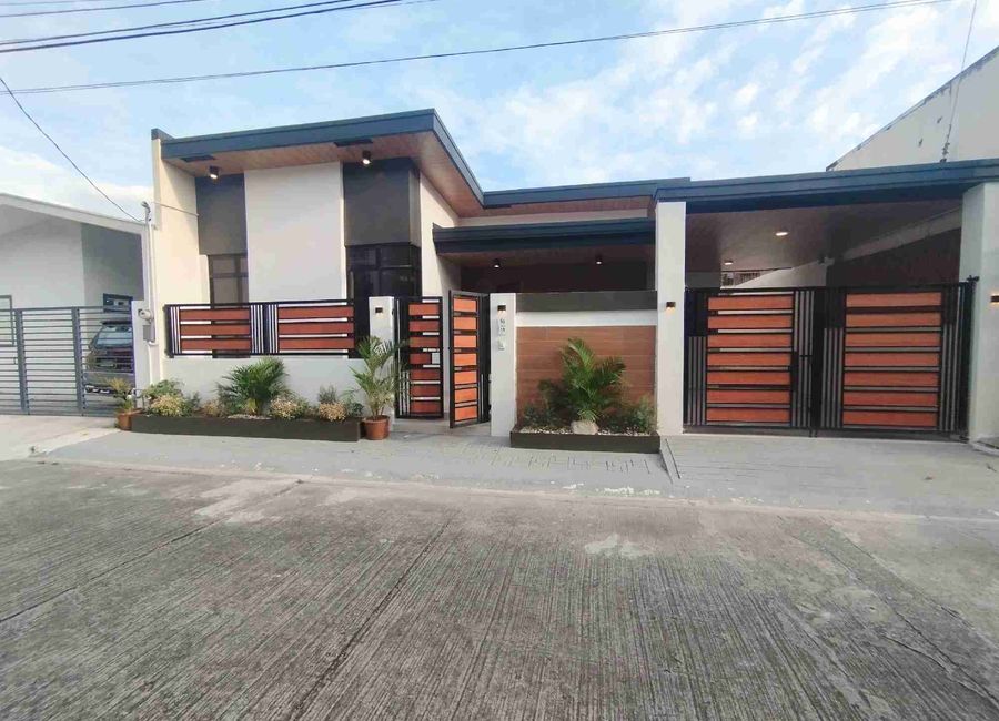 Modern design bungalow house in bf resort Las Piñas City