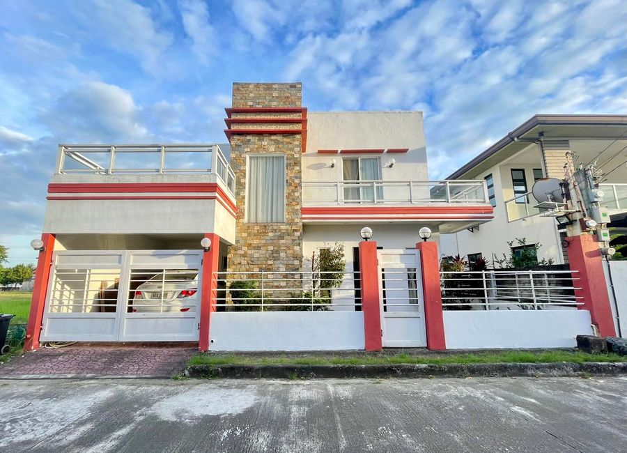 RUSH SALE ‼️ PRE OWNED TWO STOREY HOUSE WITH SWIMMING POOL WALKING ...