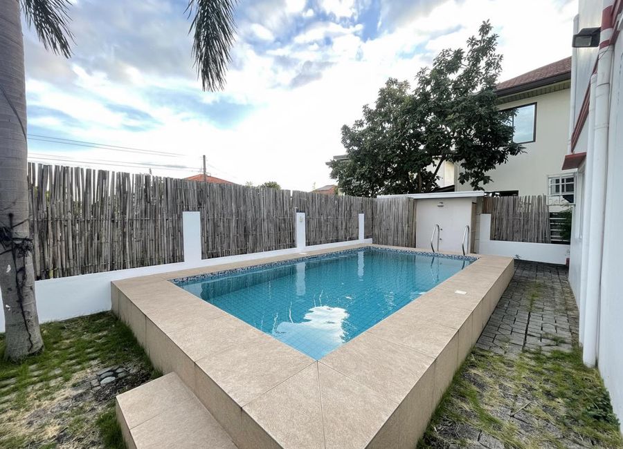 RUSH SALE ‼️ PRE OWNED TWO STOREY HOUSE WITH SWIMMING POOL WALKING ...