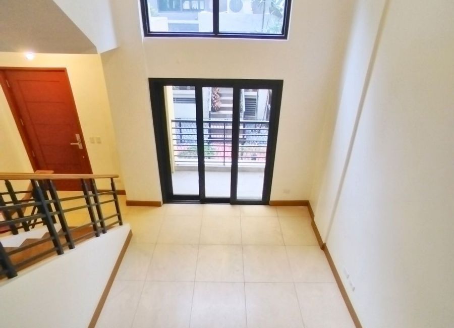Circulo Verde Townhouse for Sale!