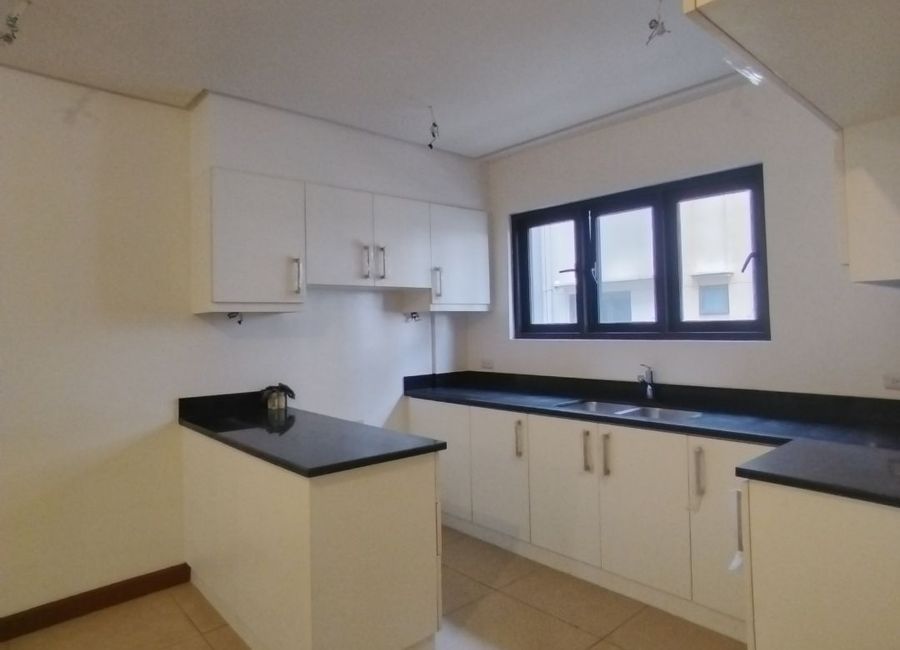 Circulo Verde Townhouse for Sale!