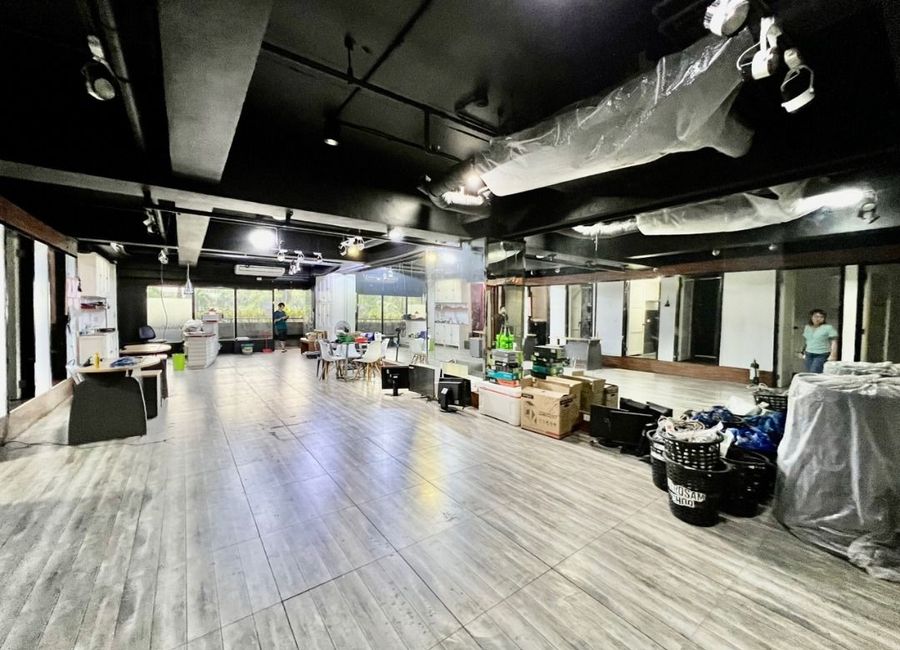 PRIME COMMERCIAL SPACE FOR SALE: PARC CHATEAU in ORTIGAS CENTER, PASIG: