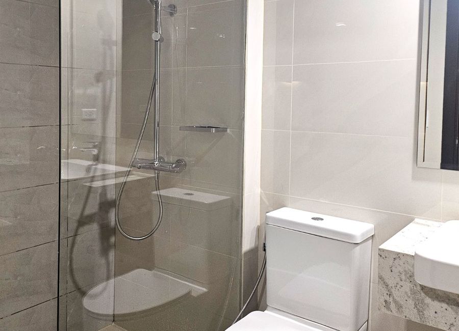 Rare 44.5sqm “Special Cut” 1BR (Brand New) - Park Mckinley West