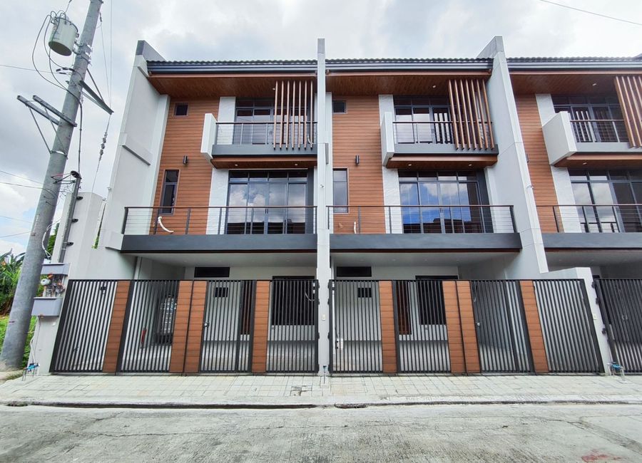 13.5M Brand New 3 Storey Townhouse inside Subdivision with 2CG For Sale ...