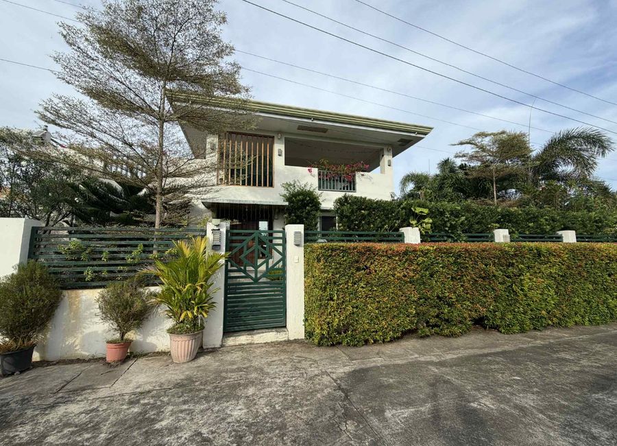 2 STORY HOUSE AND LOT WITH POOL