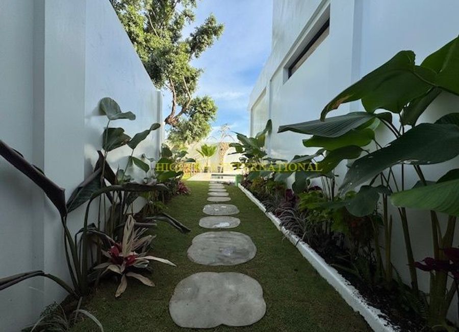 Hacienda Salinas - Architect-Designed Modern Home with Pool, Views, and ...