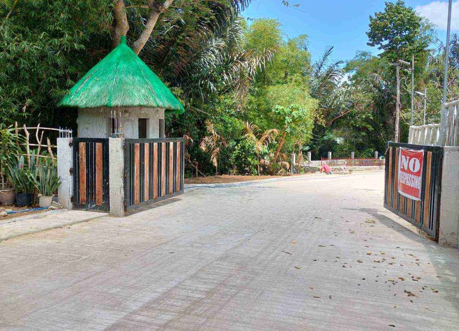 Farm lot with right of way for sale