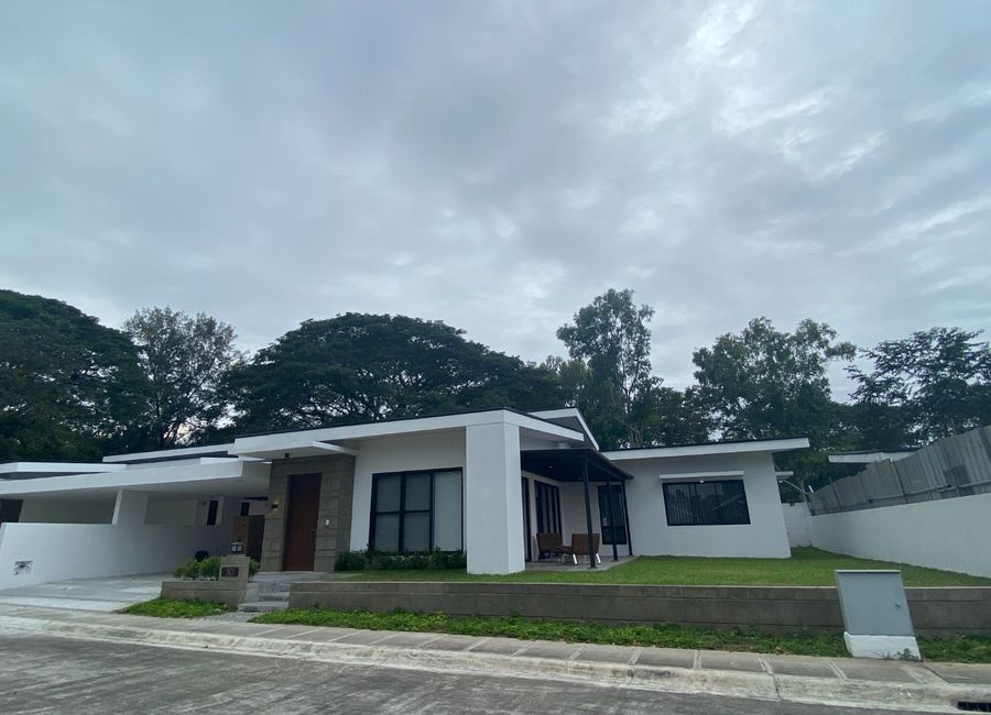 For Rent Mahogany Parc Villa inside Clark Freeport Zone