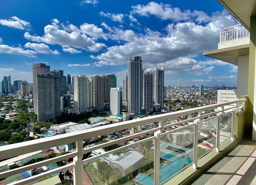 Modern 4 Bedroom Loft Brio Towers Condo For Sale Makati