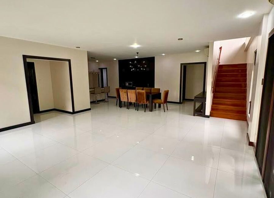 For Sale: House and Lot in Merville Park Subdivision, Parañaque City