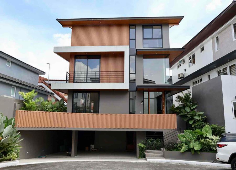 McKinley Hill Village Brand new house & lot