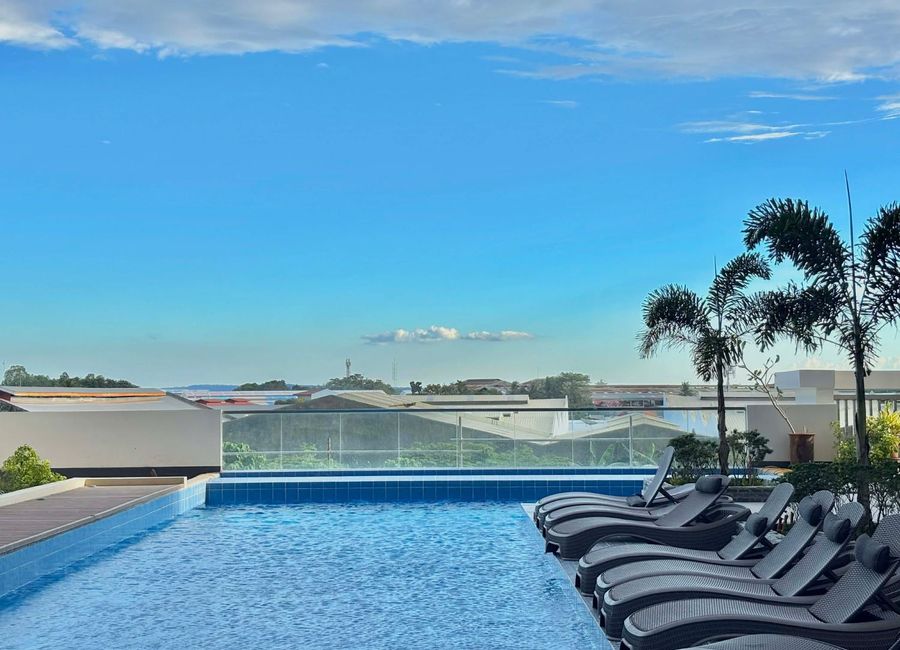 Executive 1BR with flex room, One lakeshore Davao