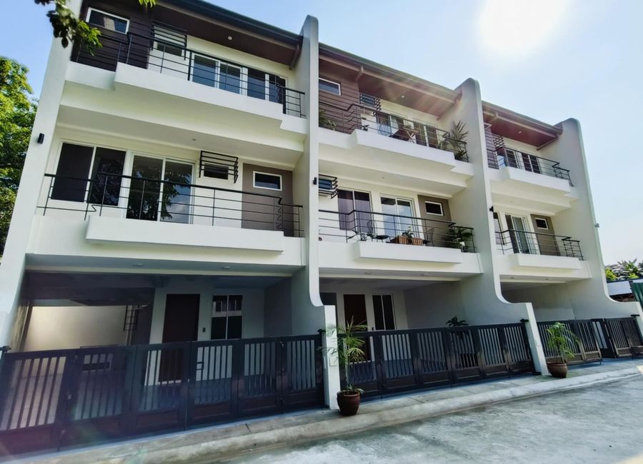 Inside Merville Village Paranaque 3 Bedrooms 3 Carport Elegant House ...