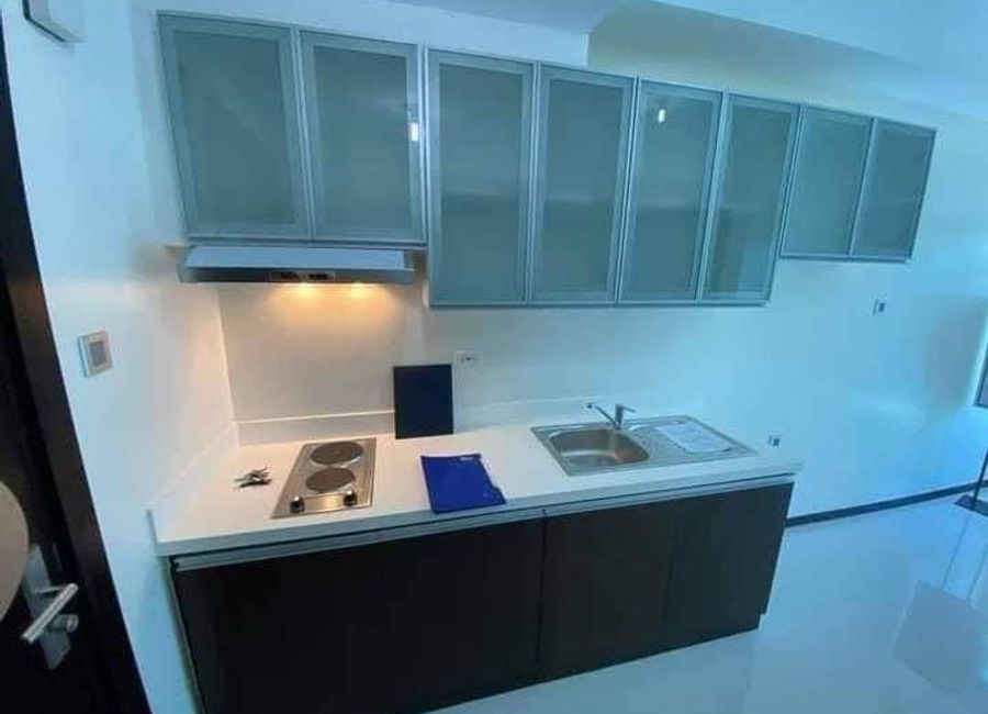 RENT TO OWN 1 BEDROOM CONDO FOR SALE AT TRION TOWERS BGC TAGUIG CITY ...