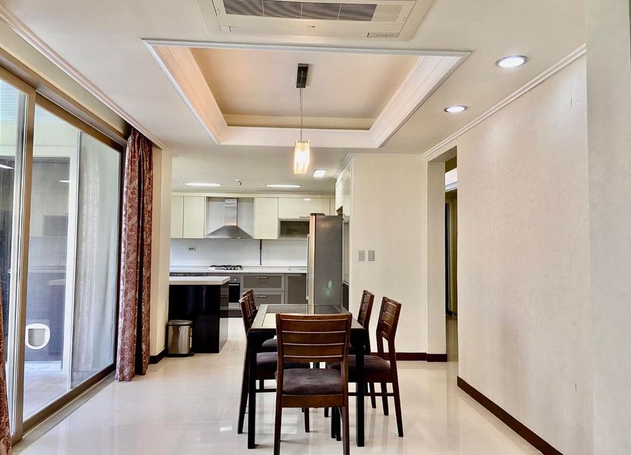THIS FULLY FURNISHED CONDOMINIUM INSIDE CLARK IS FOR RENT!