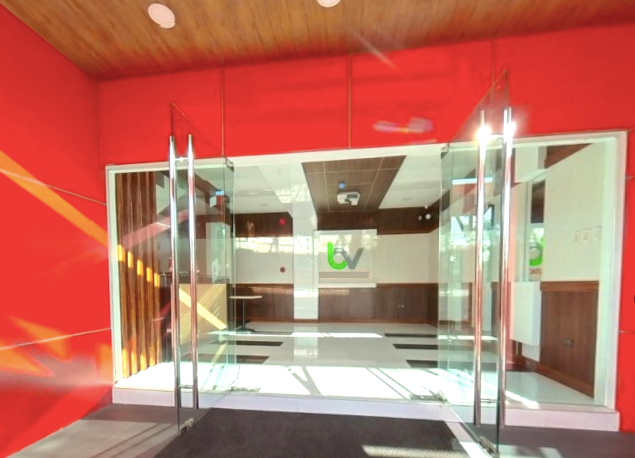 Whole Building with 42 Leasable Units in Alamnza Uno Las Pinas City ...