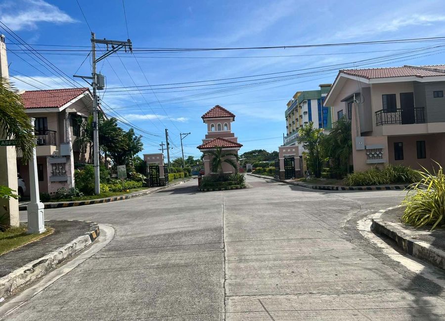 Two-Bedroom Townhouse in Nottingham Villas Metropolis Jaro Iloilo For SALE