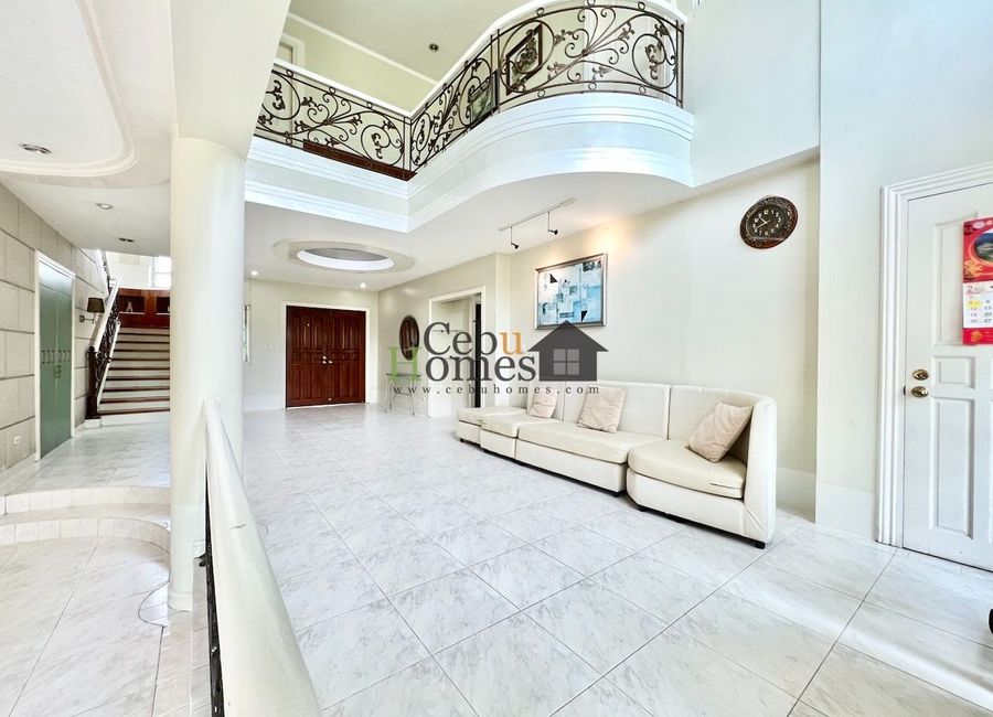 4 Bedroom House in Talamban with View For Rent