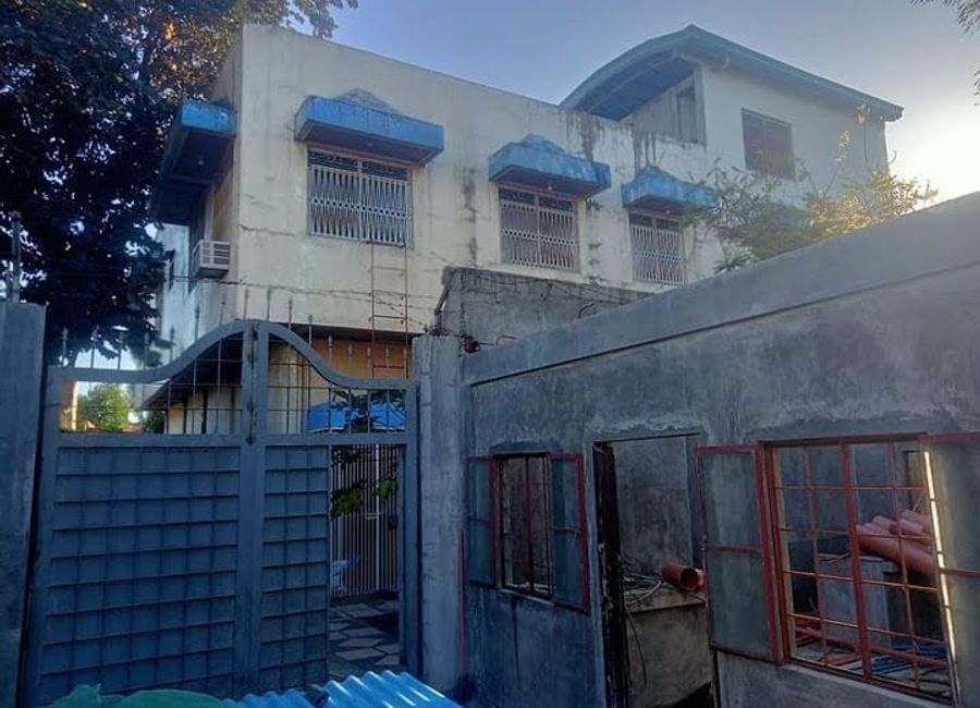 6 Bedroom House and Lot for Sale in Malanday, Lamuan, Marikina City