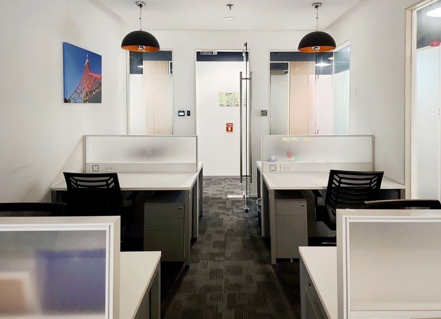 Flexible office memberships in Regus Clark Center 07
