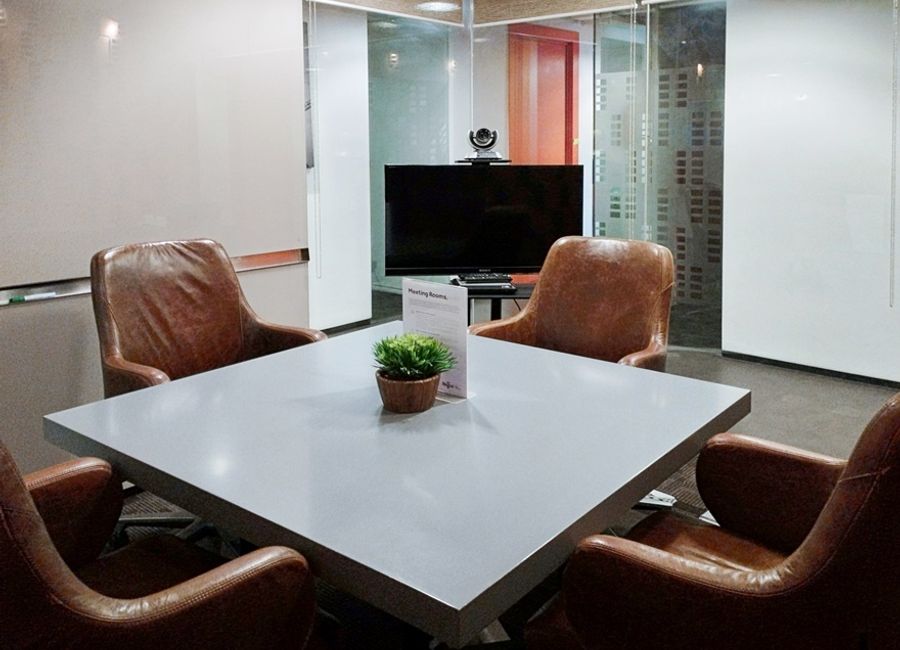 Professional office space in Regus Apple One Equicom Tower on fully ...